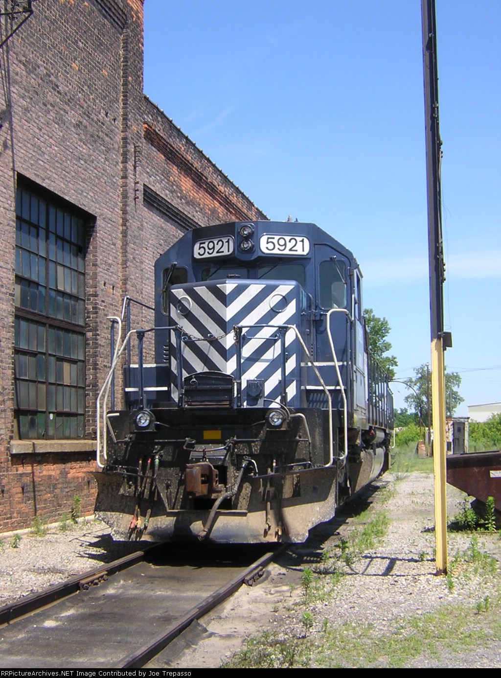 LSRC 5921 ( ex GTW 5921) sits next to the roundhouse waiting for its next move